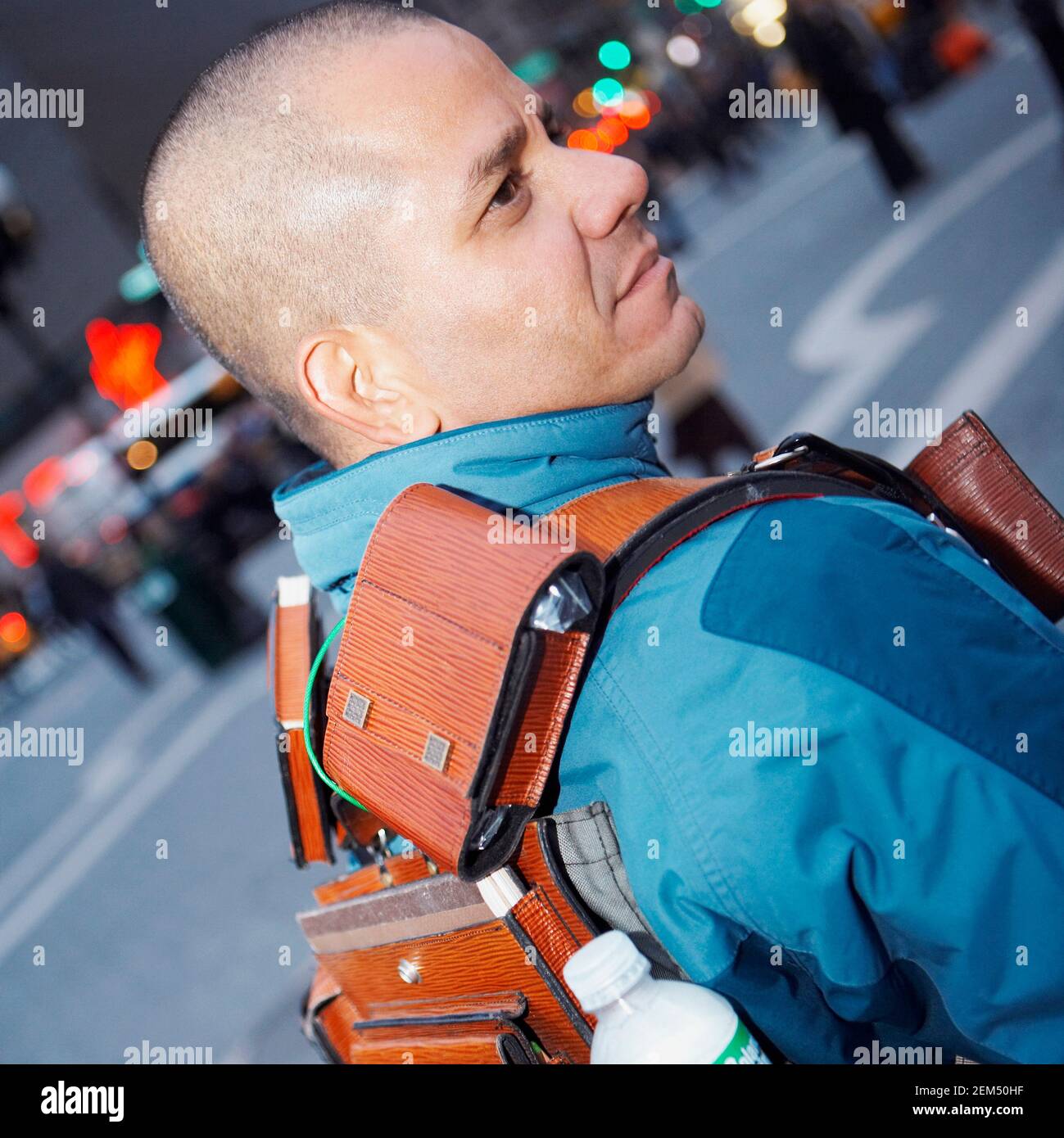Side profile of a mid adult man carrying a backpack Stock Photo - Alamy