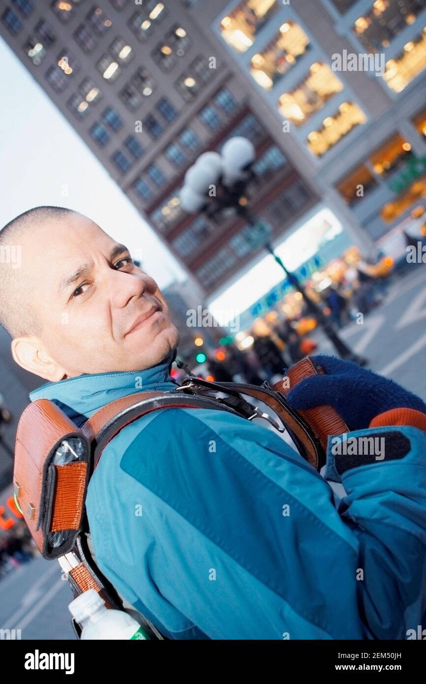Side profile of a mid adult man carrying a backpack Stock Photo - Alamy