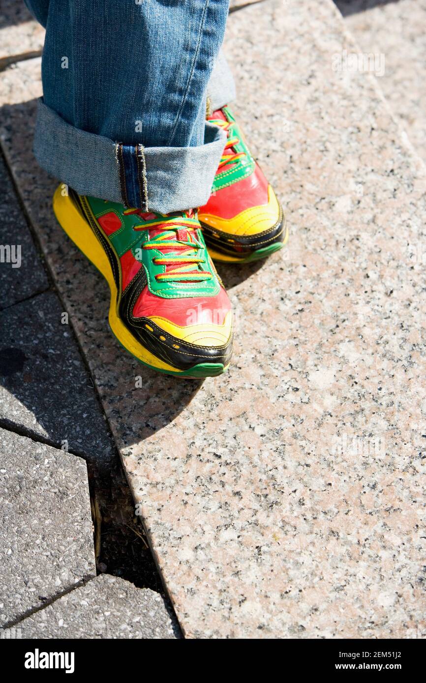 Legs crossed at ankle hi-res stock photography and images - Alamy