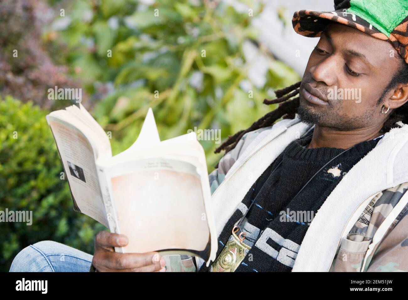 African man reading a book hi-res stock photography and images - Alamy