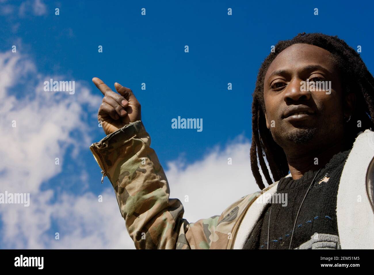 Head pointing upwards hi-res stock photography and images - Alamy