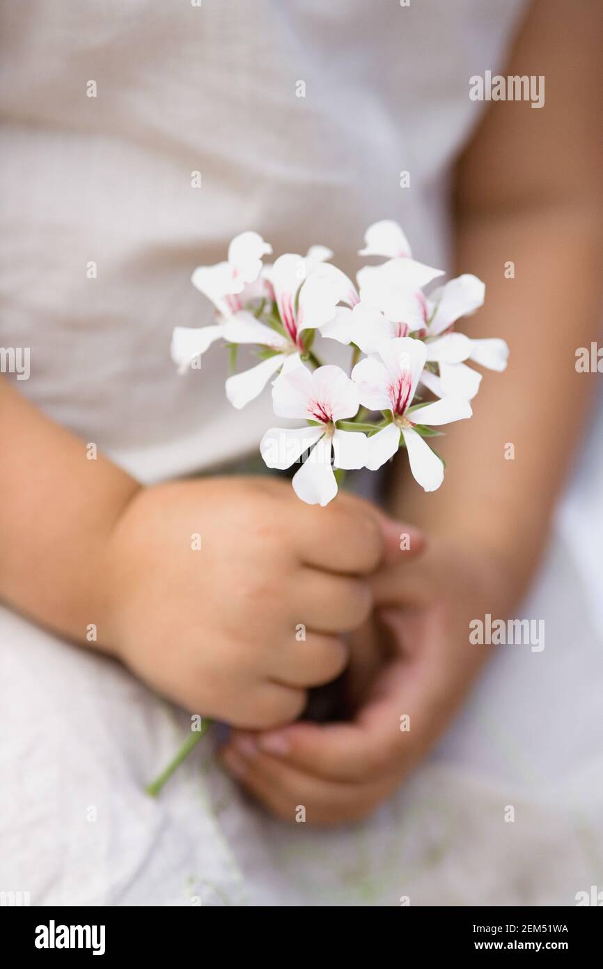 Girls holding flowers hi-res stock photography and images - Alamy