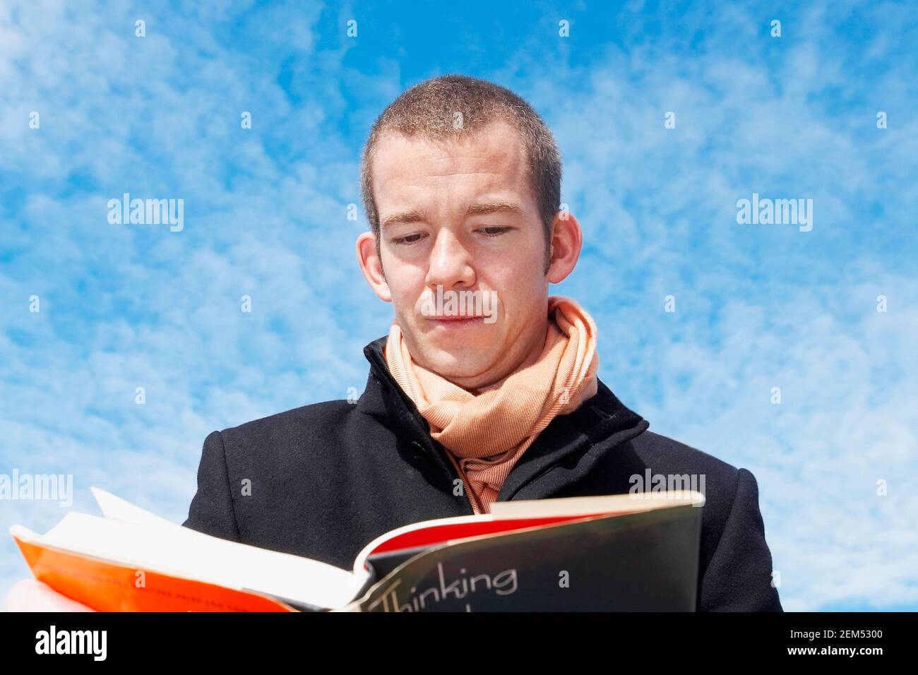 Man reading script hi-res stock photography and images - Alamy