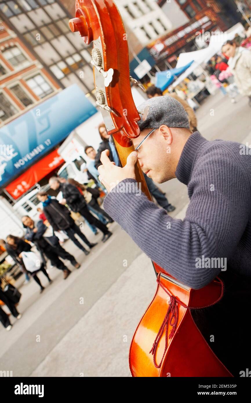 Street musician playing a cello Stock Photo - Alamy