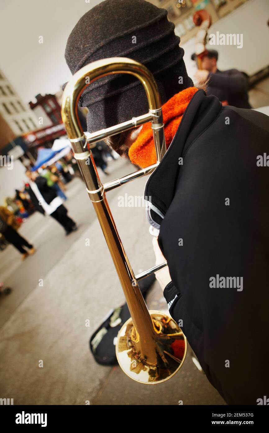 Side profile of street musician playing a trumpet Stock Photo - Alamy