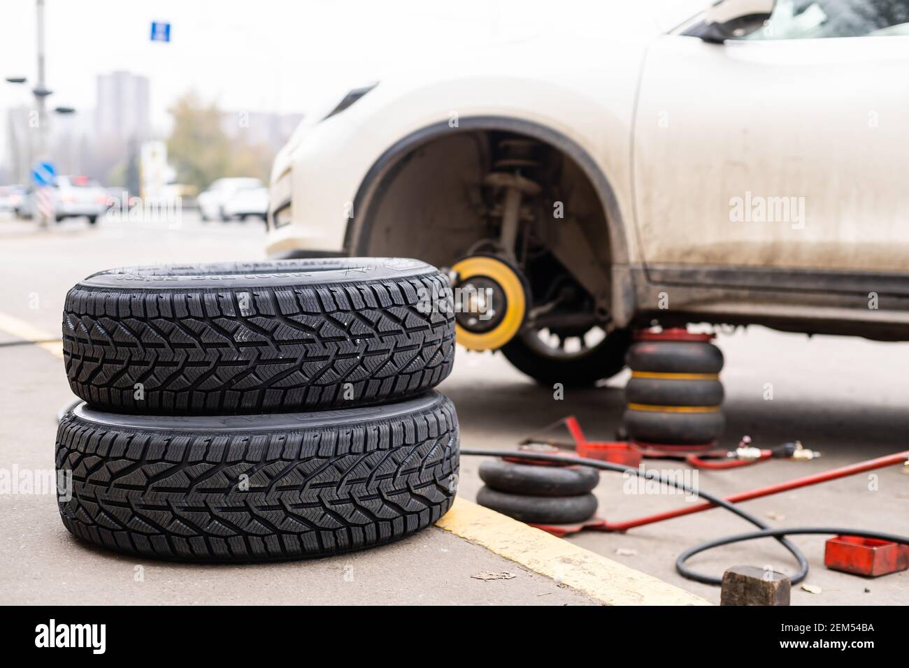 Wheel alignment stand hi-res stock photography and images - Alamy