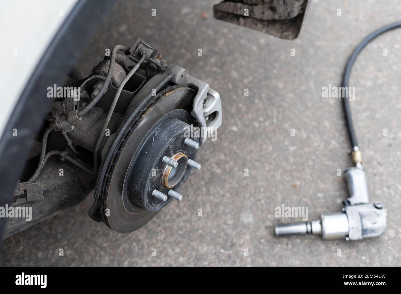 Changing wheel on a car Stock Photo - Alamy