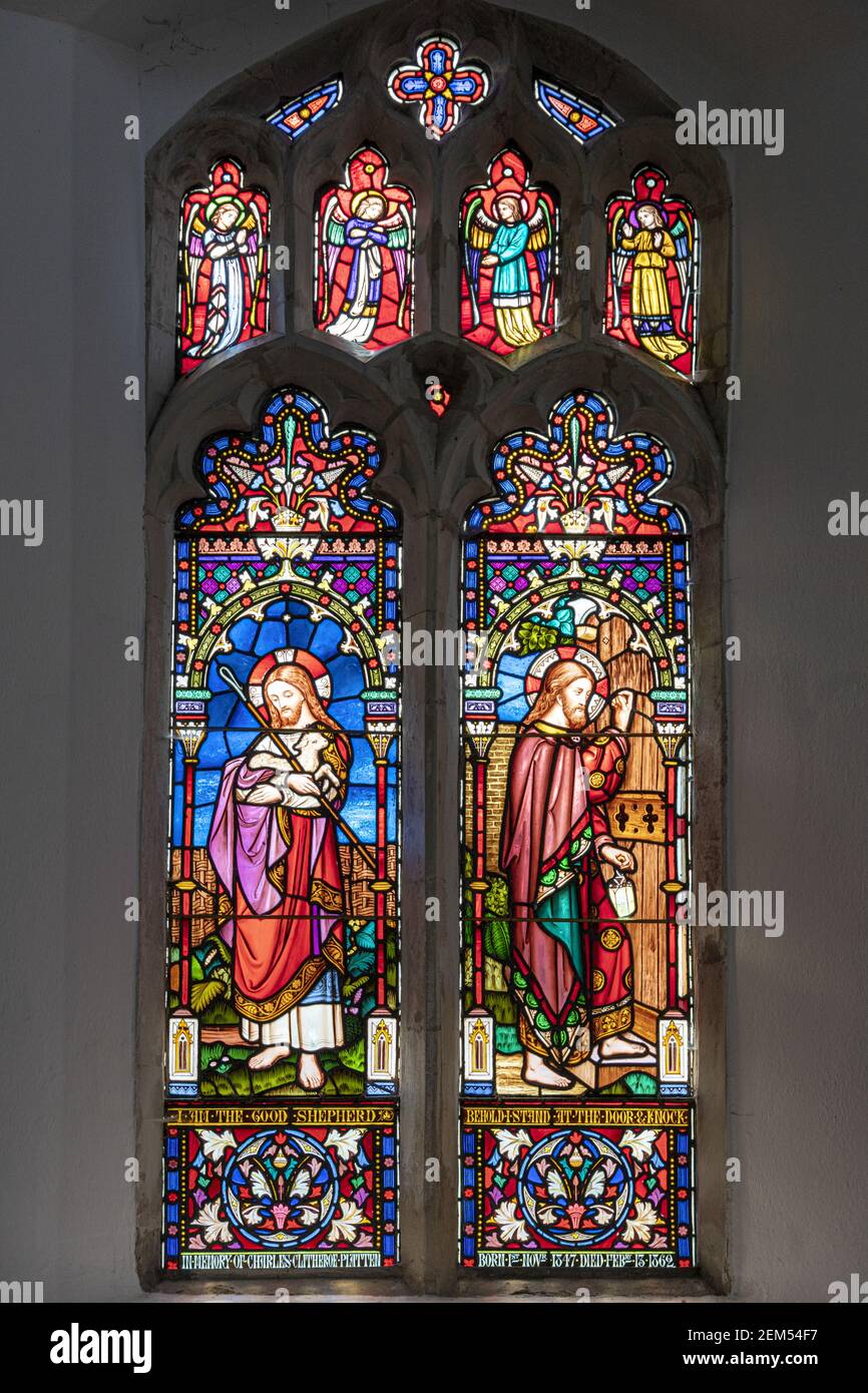 Traceried stained glass windows hi-res stock photography and images - Alamy