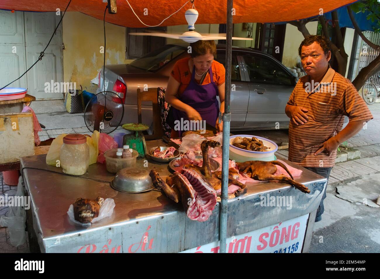 Vietnamese butcher hi-res stock photography and images - Alamy
