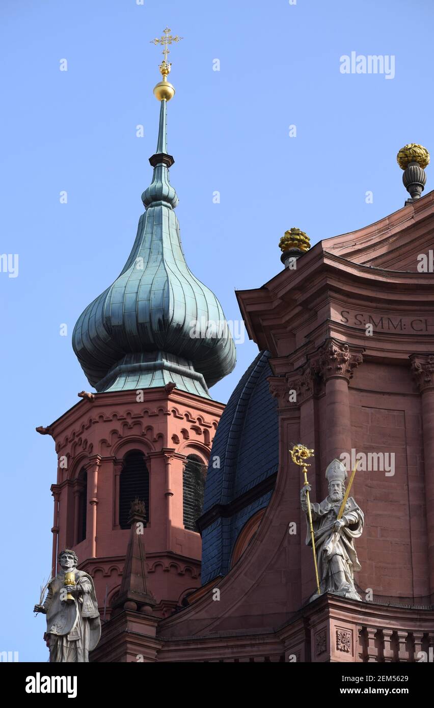 Sacred building hi-res stock photography and images - Alamy