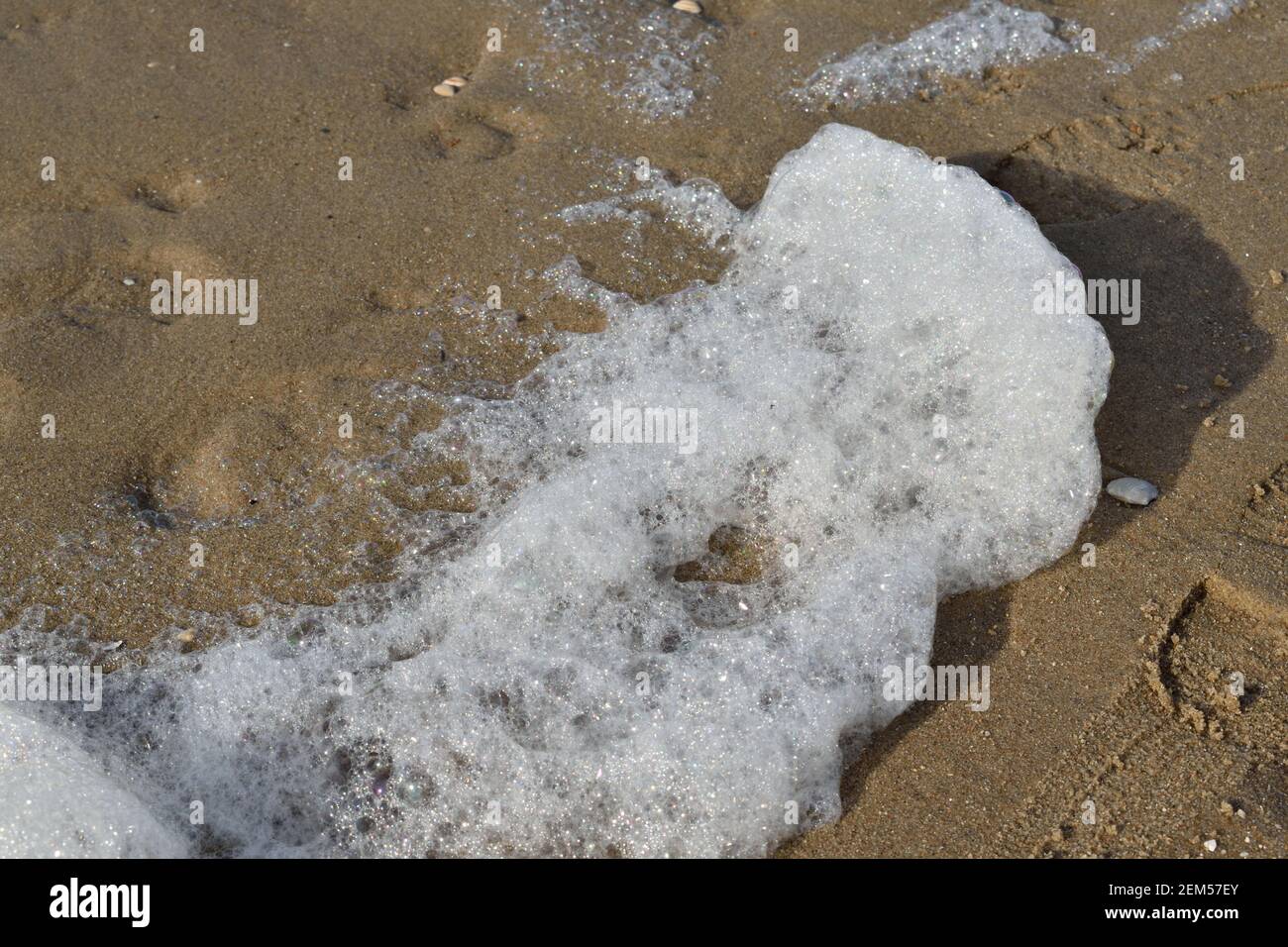 Sea wave bubble foam on beach hi-res stock photography and images - Alamy