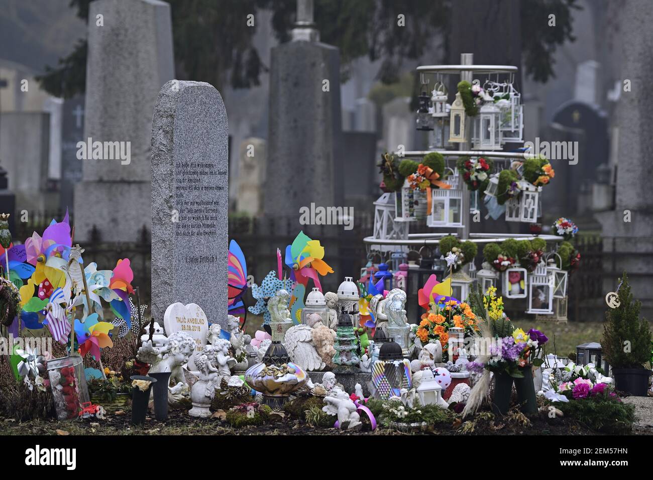 Central cemetery hi-res stock photography and images - Alamy