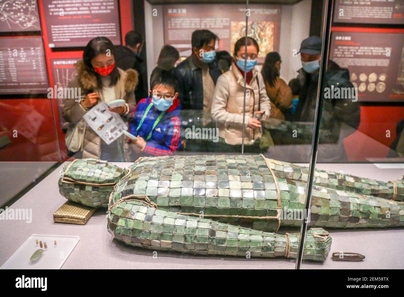 Audiences line up for hundreds of meters to enter Henan Museum in ...