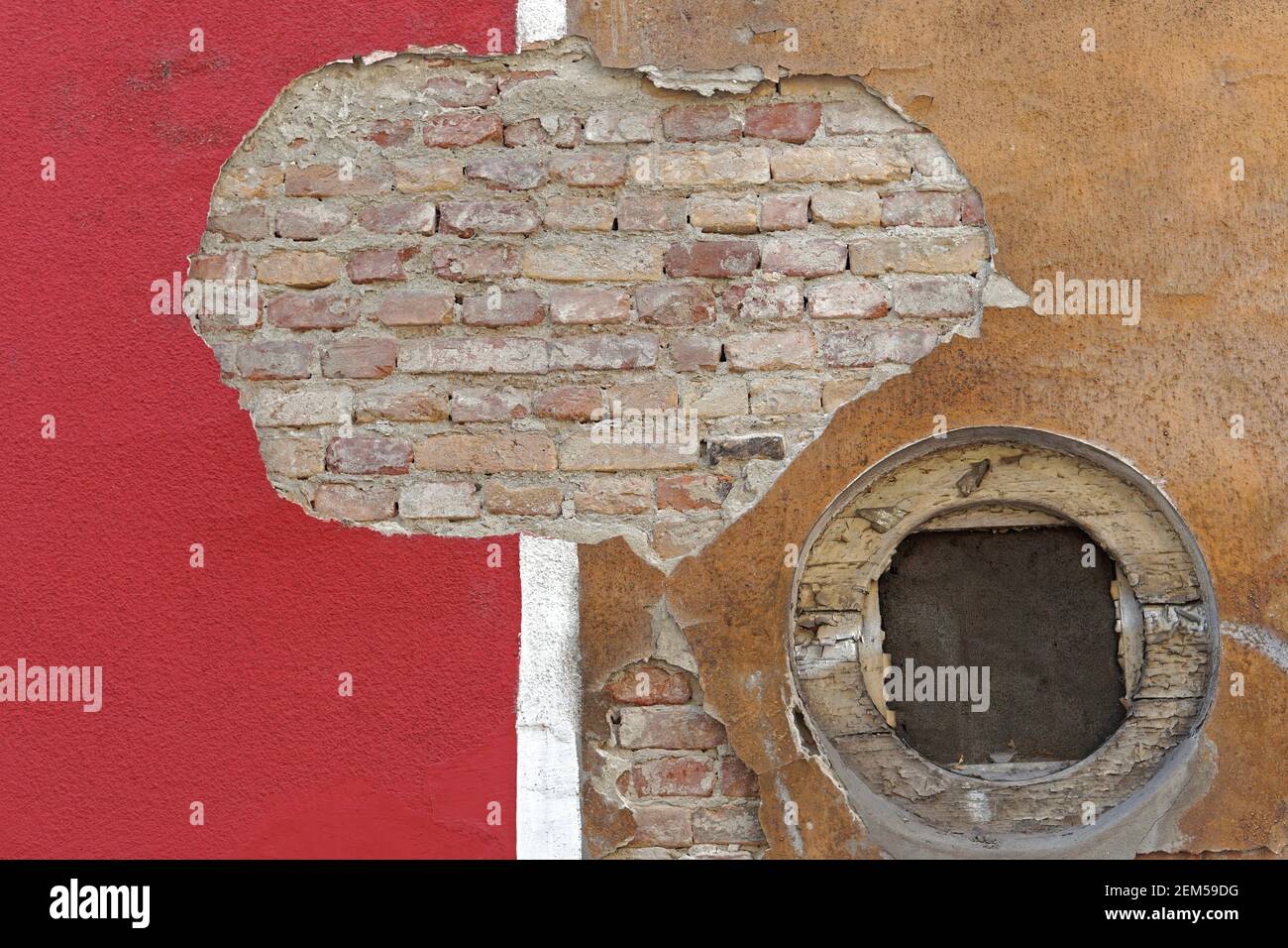 Wall damage hi-res stock photography and images - Alamy