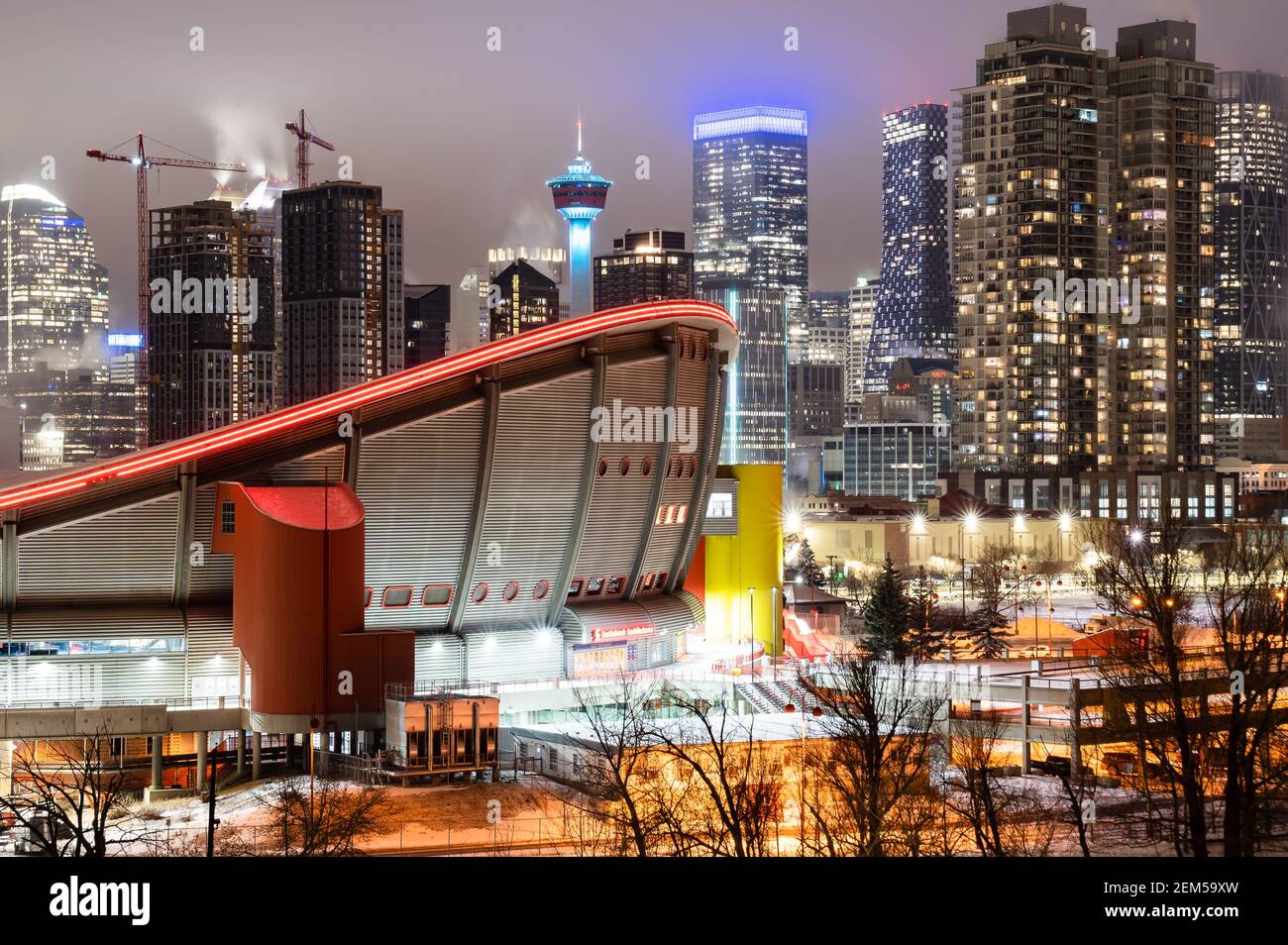 City landmarks and lifestyle hi-res stock photography and images - Alamy