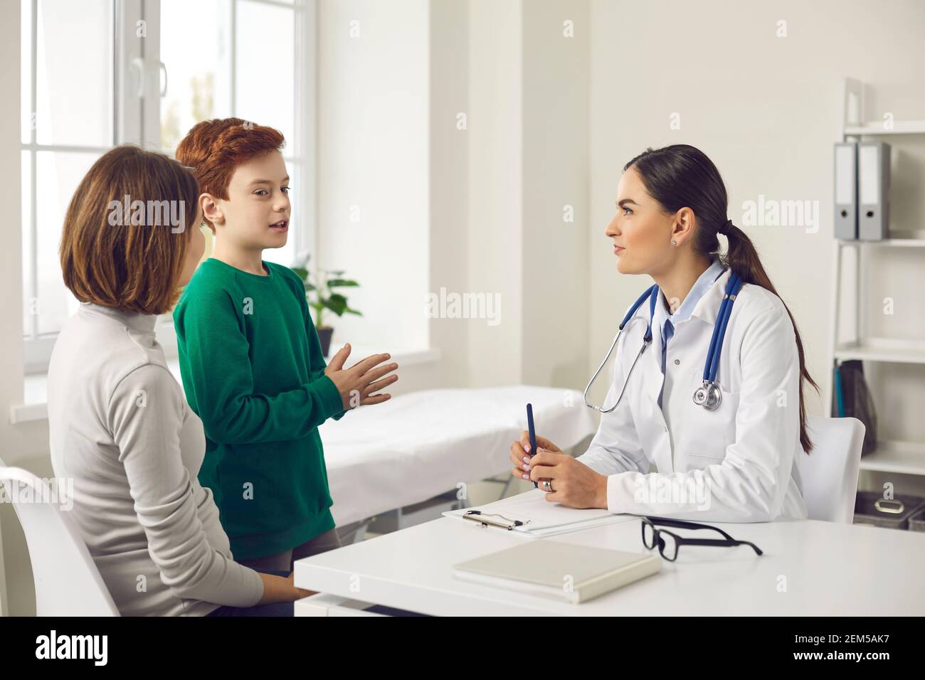 Doctor visit practice hi-res stock photography and images - Alamy