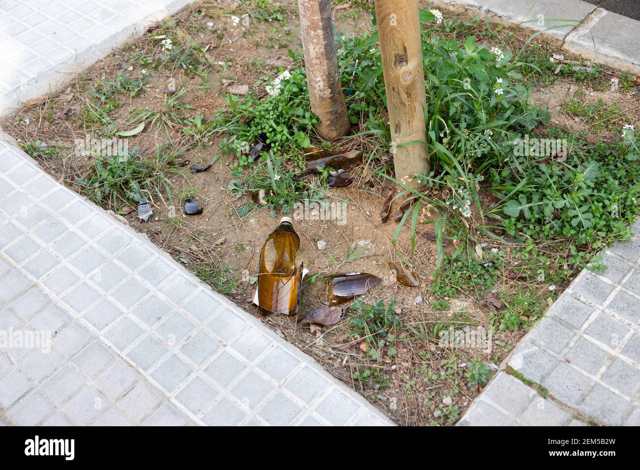 Broken glass everywhere hi-res stock photography and images - Alamy