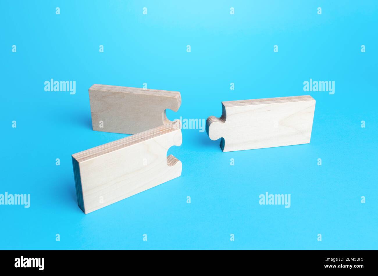 Choose between two options to connect puzzles. Solving the problem, an ...