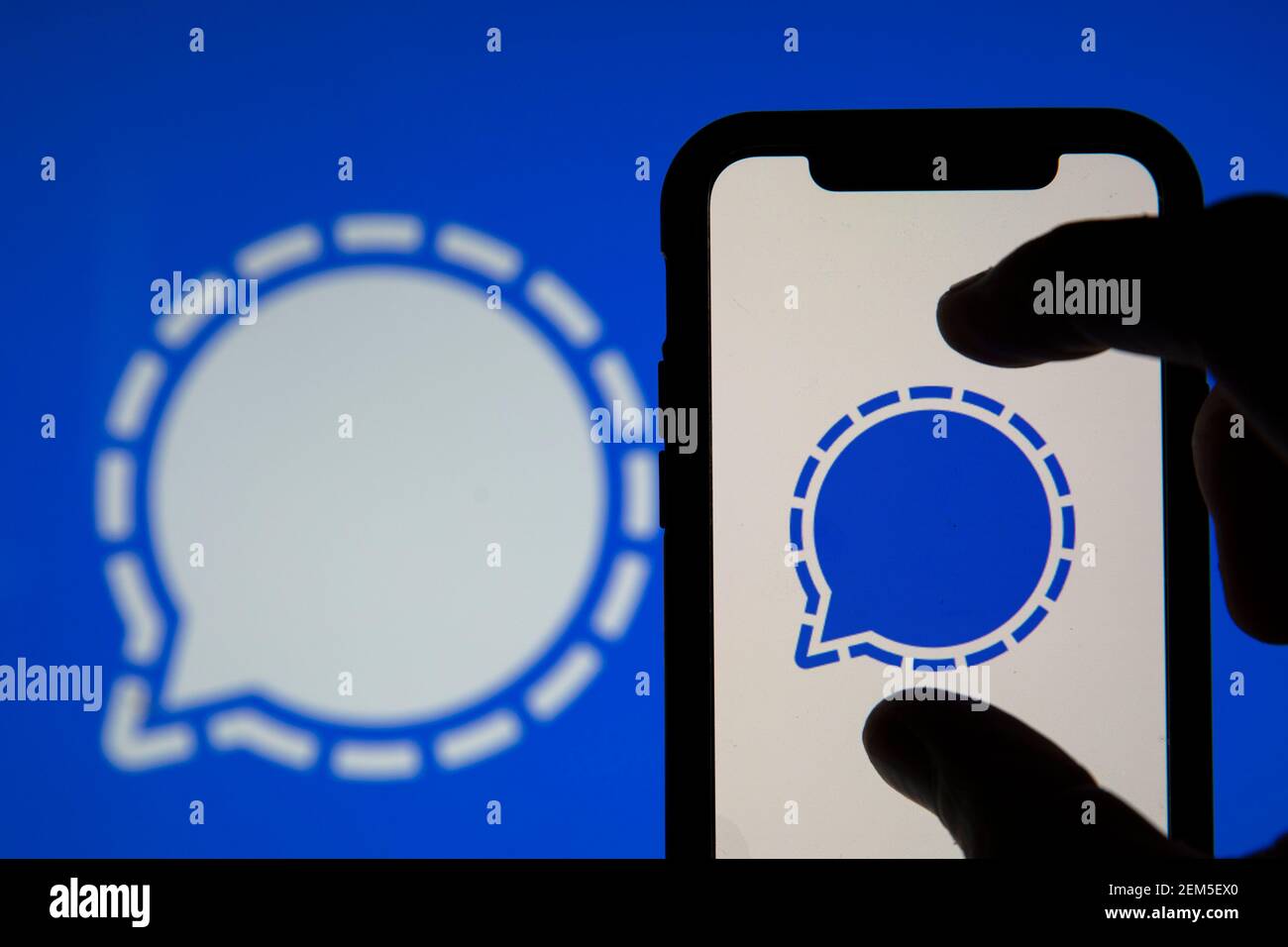 Signal encrypted messaging application icon hi-res stock photography ...