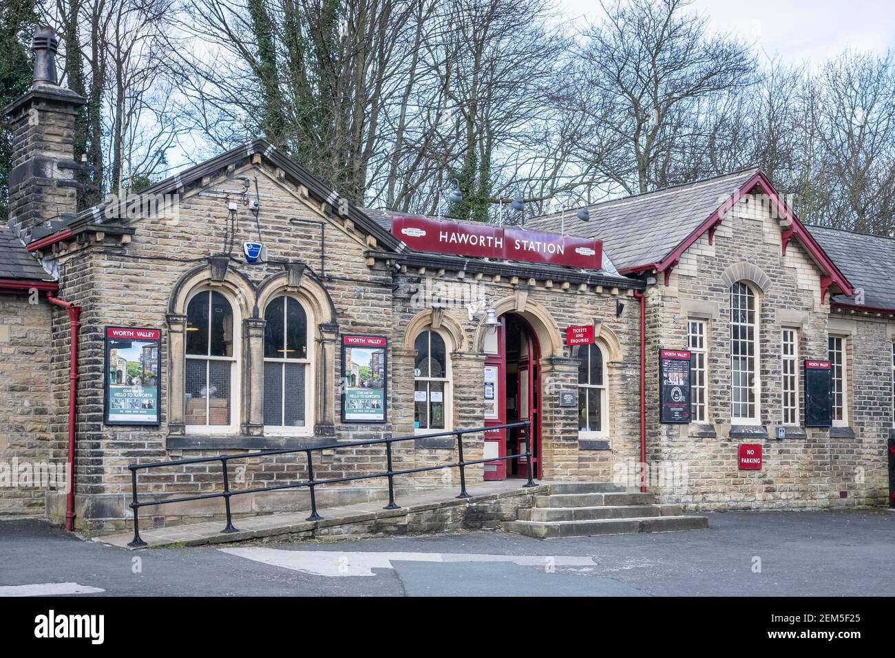 Haworth Train Station on the Keighley Worth Valley Railway line Stock ...