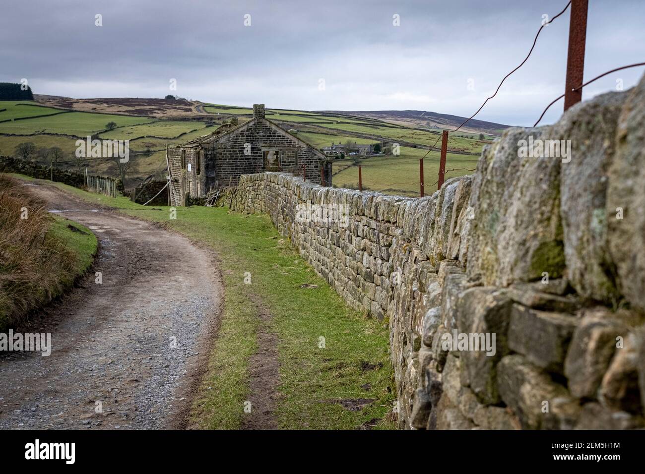 An old ruined farm building on the Bronte Way, near Bronte Falls ...