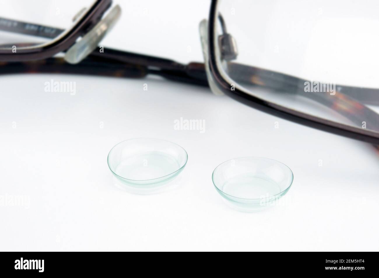 Hydrogel lens hi-res stock photography and images - Alamy