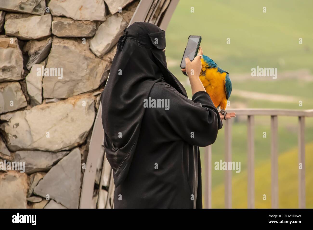 Arab woman burka hi-res stock photography and images - Alamy