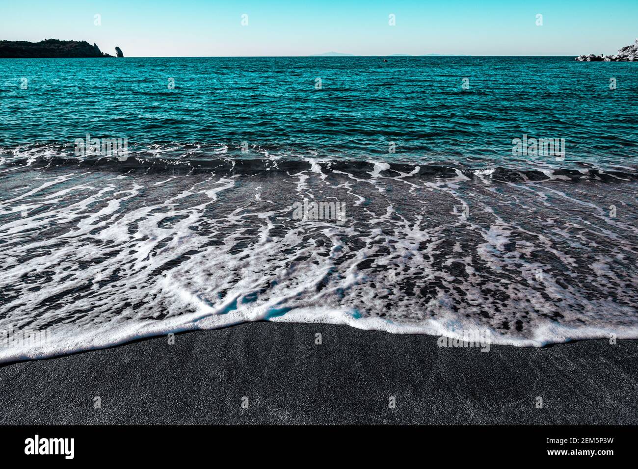 Wave side view sea hi-res stock photography and images - Alamy