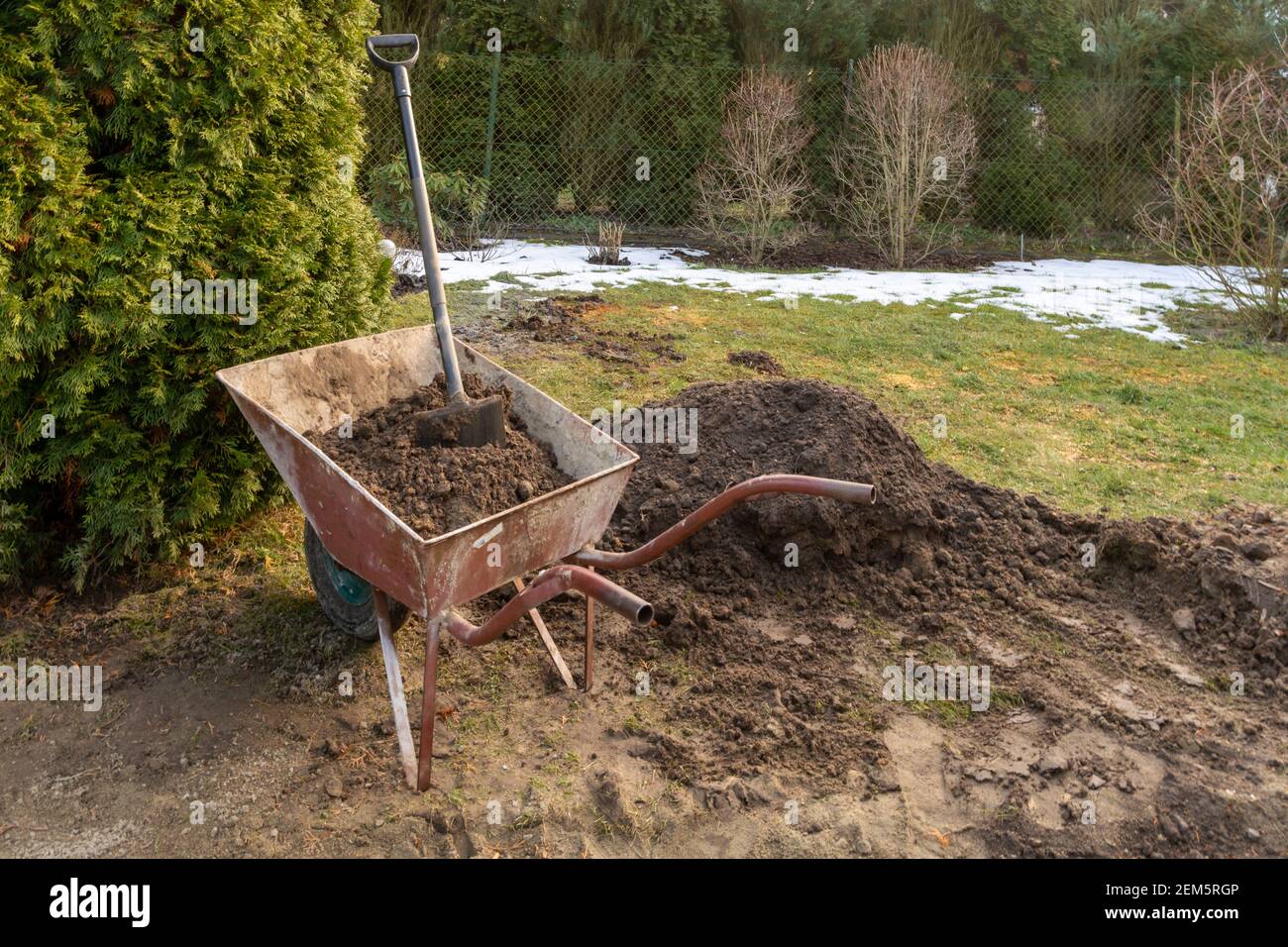 Cleaning garden spade hi-res stock photography and images - Alamy