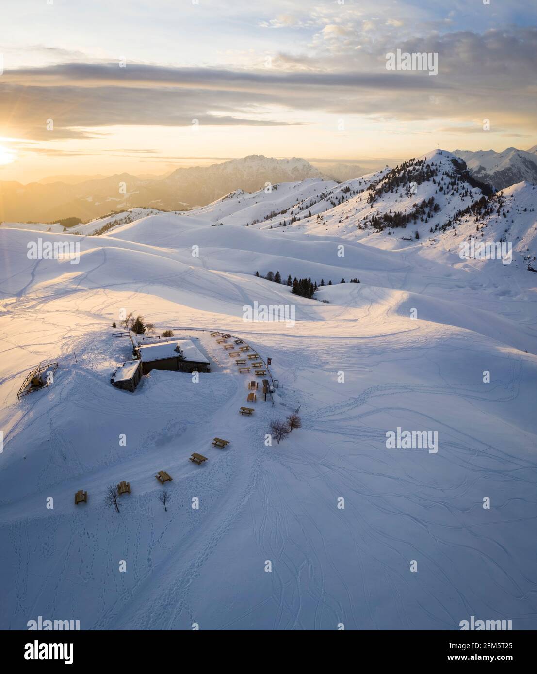 Parafulmine refuge, Monte Farno and Pizzo Formico in winter. Monte ...