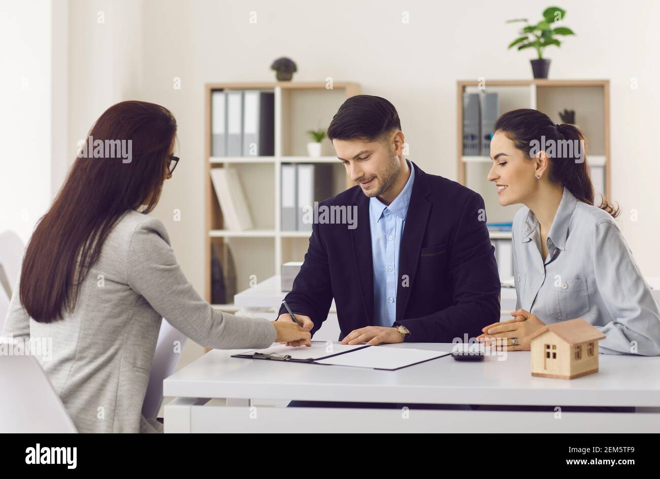 Happy contract hi-res stock photography and images - Alamy