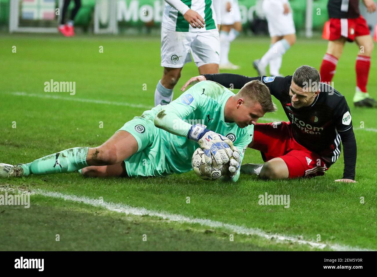 GRONINGEN, NETHERLANDS - FEBRUARY 24: goalkeeper Sergio Padt of FC ...