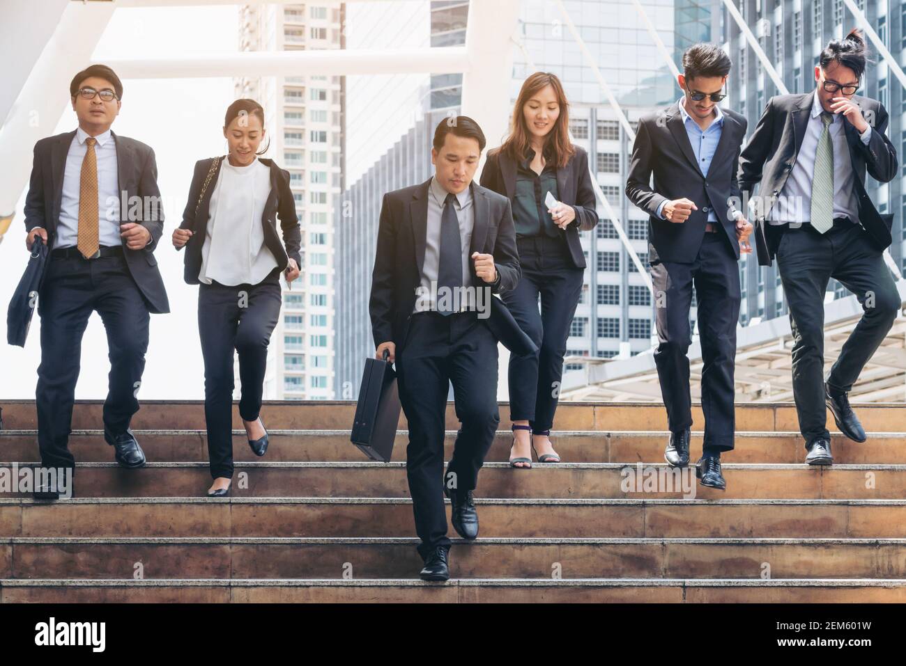 Group of businessmen hi-res stock photography and images - Alamy