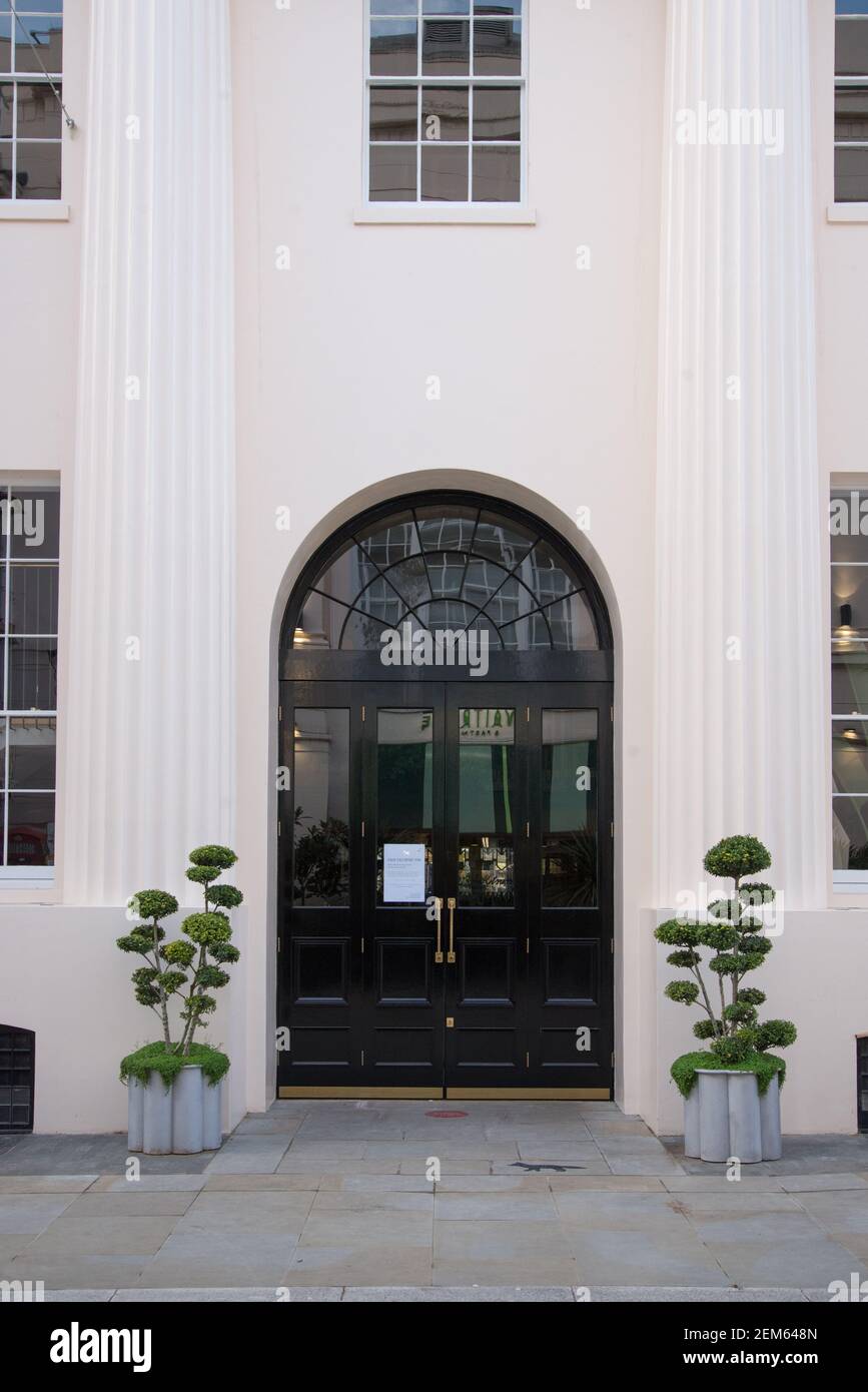 Pantechnicon building hi-res stock photography and images - Alamy