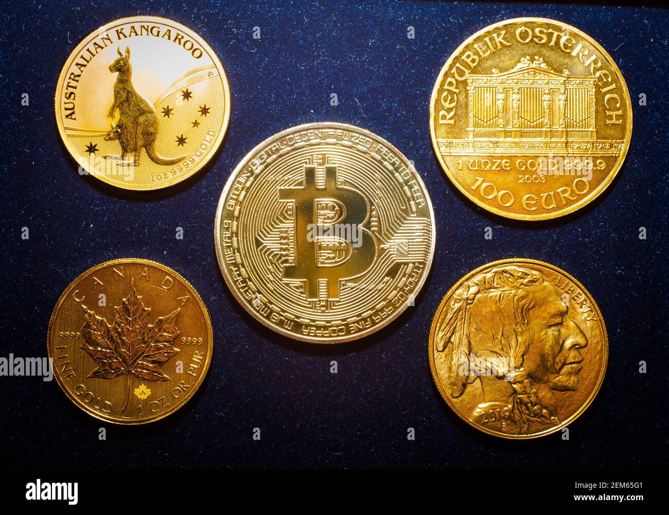 Fake gold coins hi-res stock photography and images - Alamy