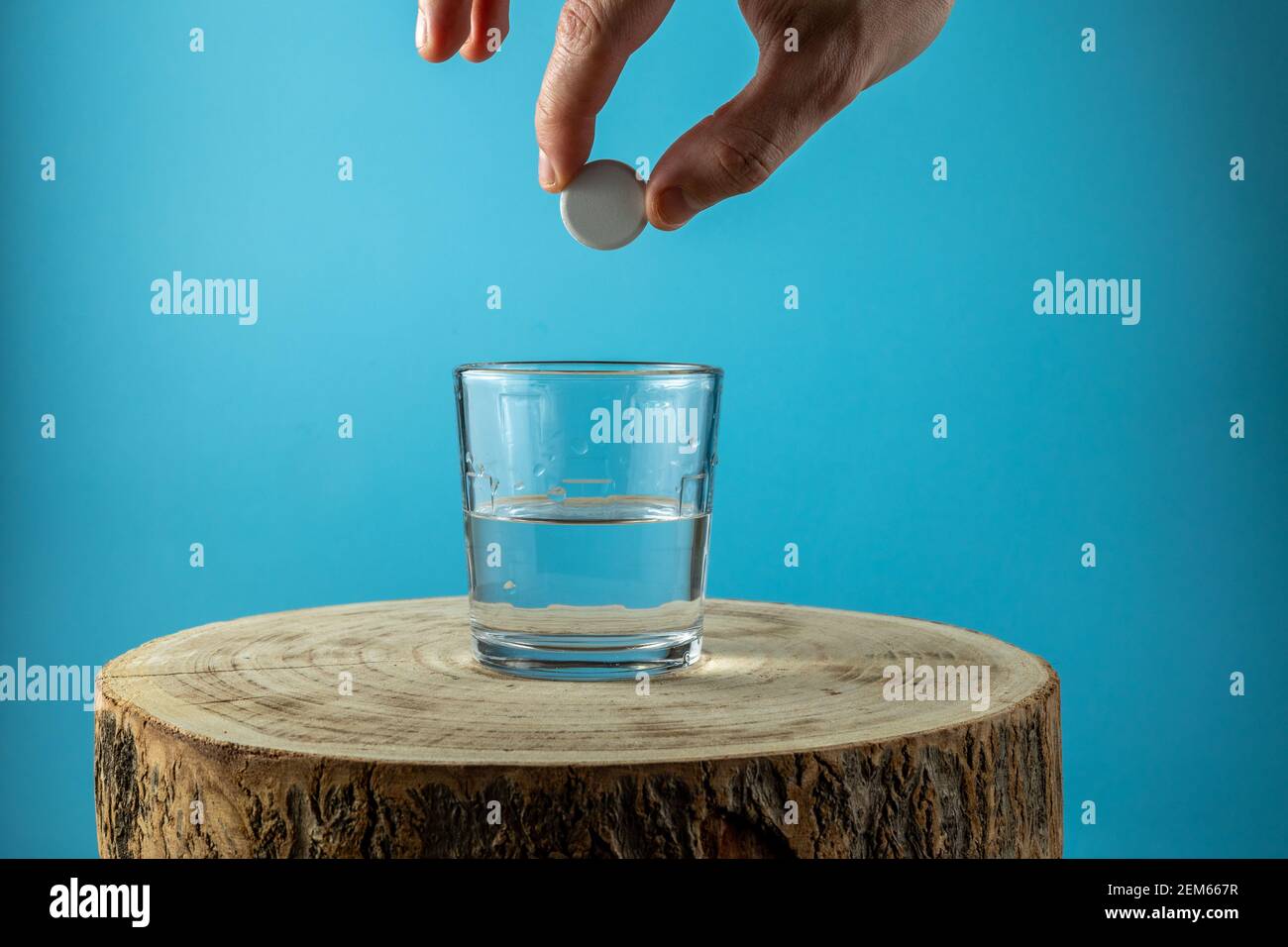 Putting effervescent pill into glass full of water Stock Photo - Alamy