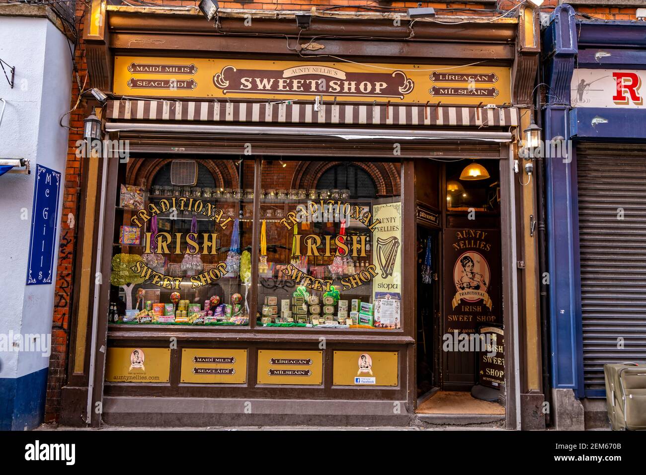 Irish sweet shop hi-res stock photography and images - Alamy