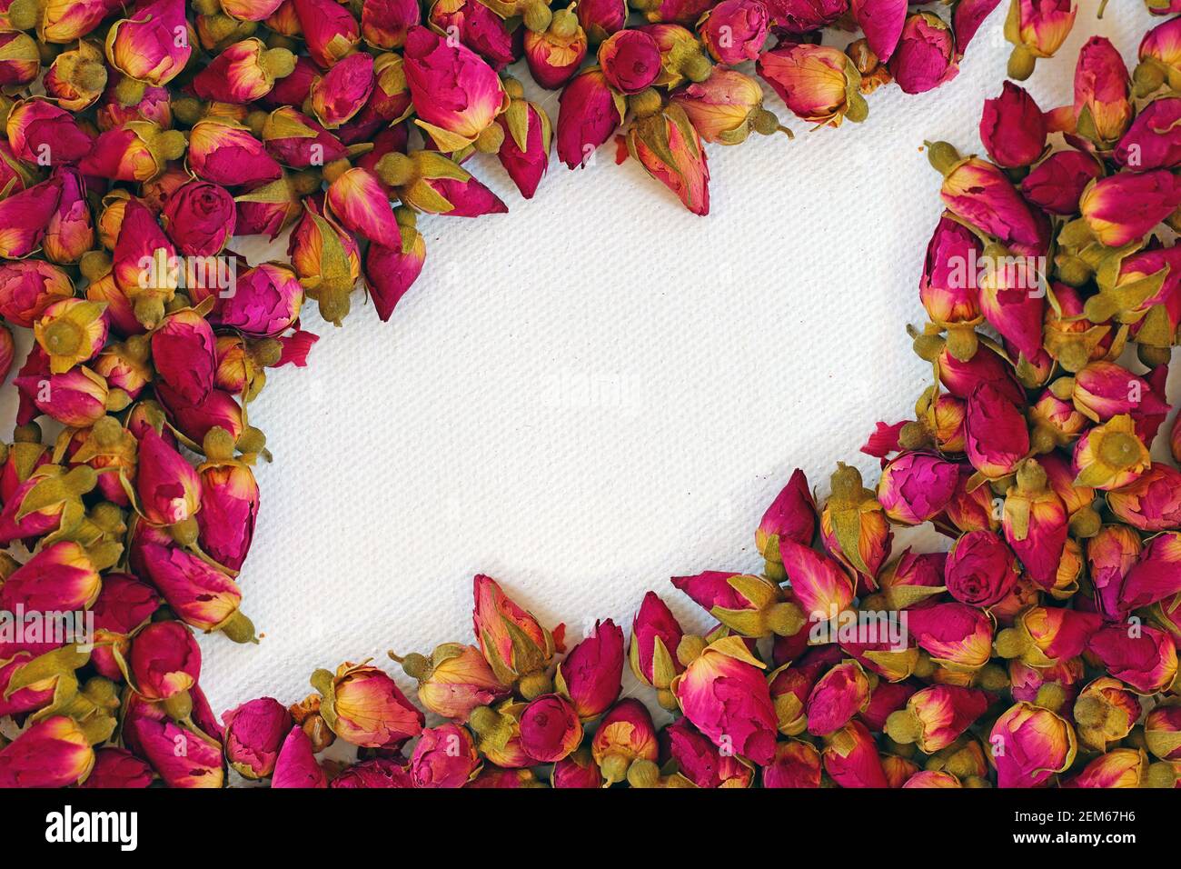 Border frame of romantic dried pink rose buds Stock Photo - Alamy