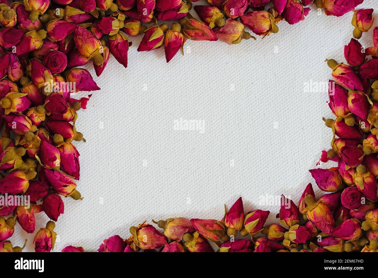 Border frame of romantic dried pink rose buds Stock Photo - Alamy