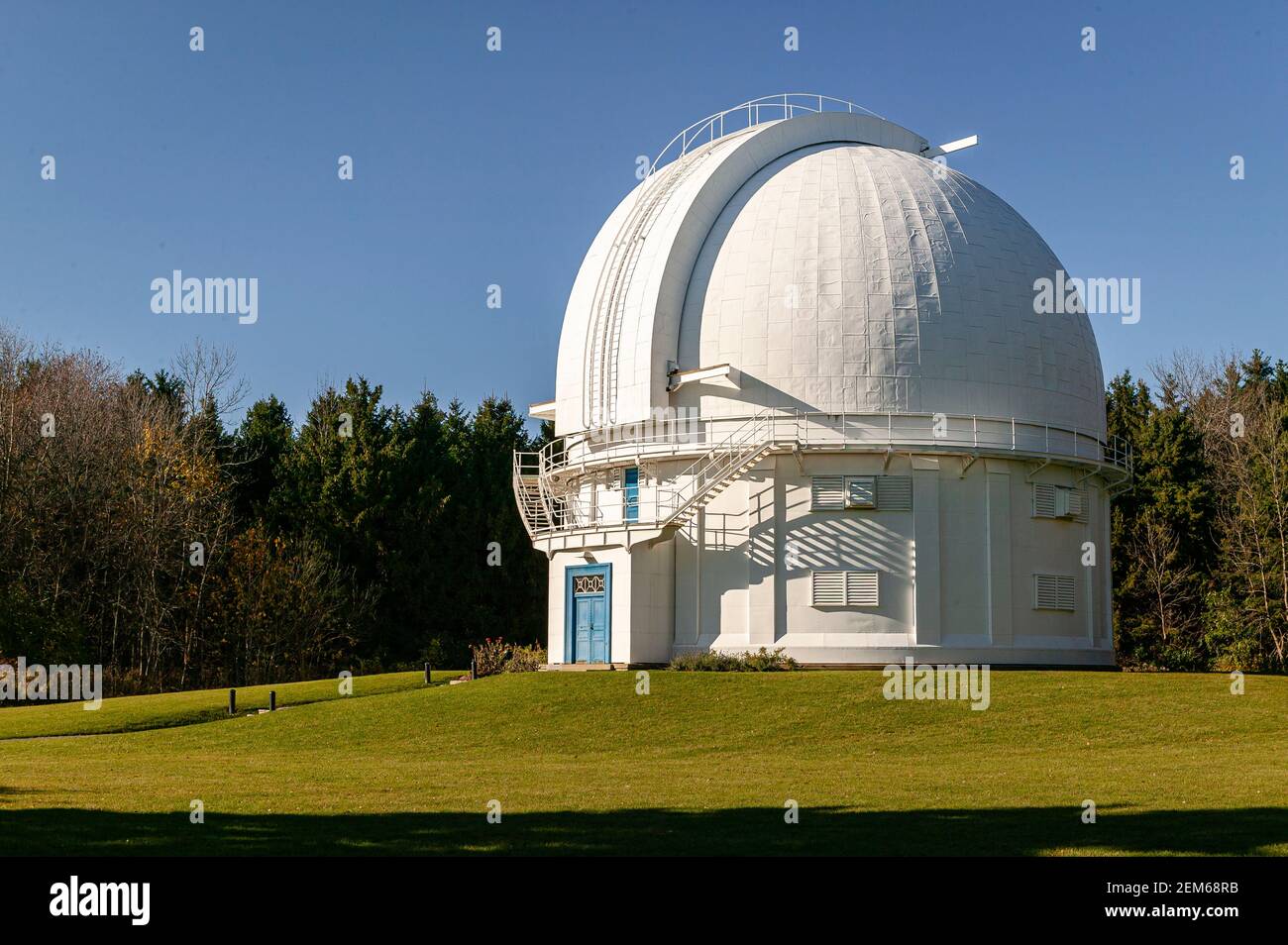 An old Observatory north of Toronto. Dunlap Observatory Stock Photo - Alamy