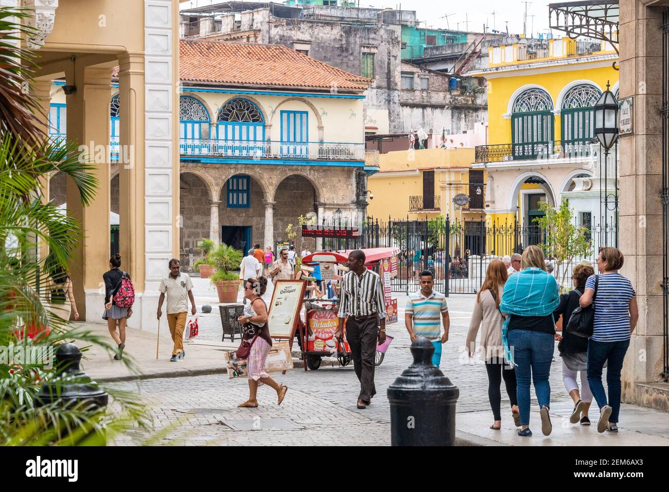 Sightseeing features hi-res stock photography and images - Alamy