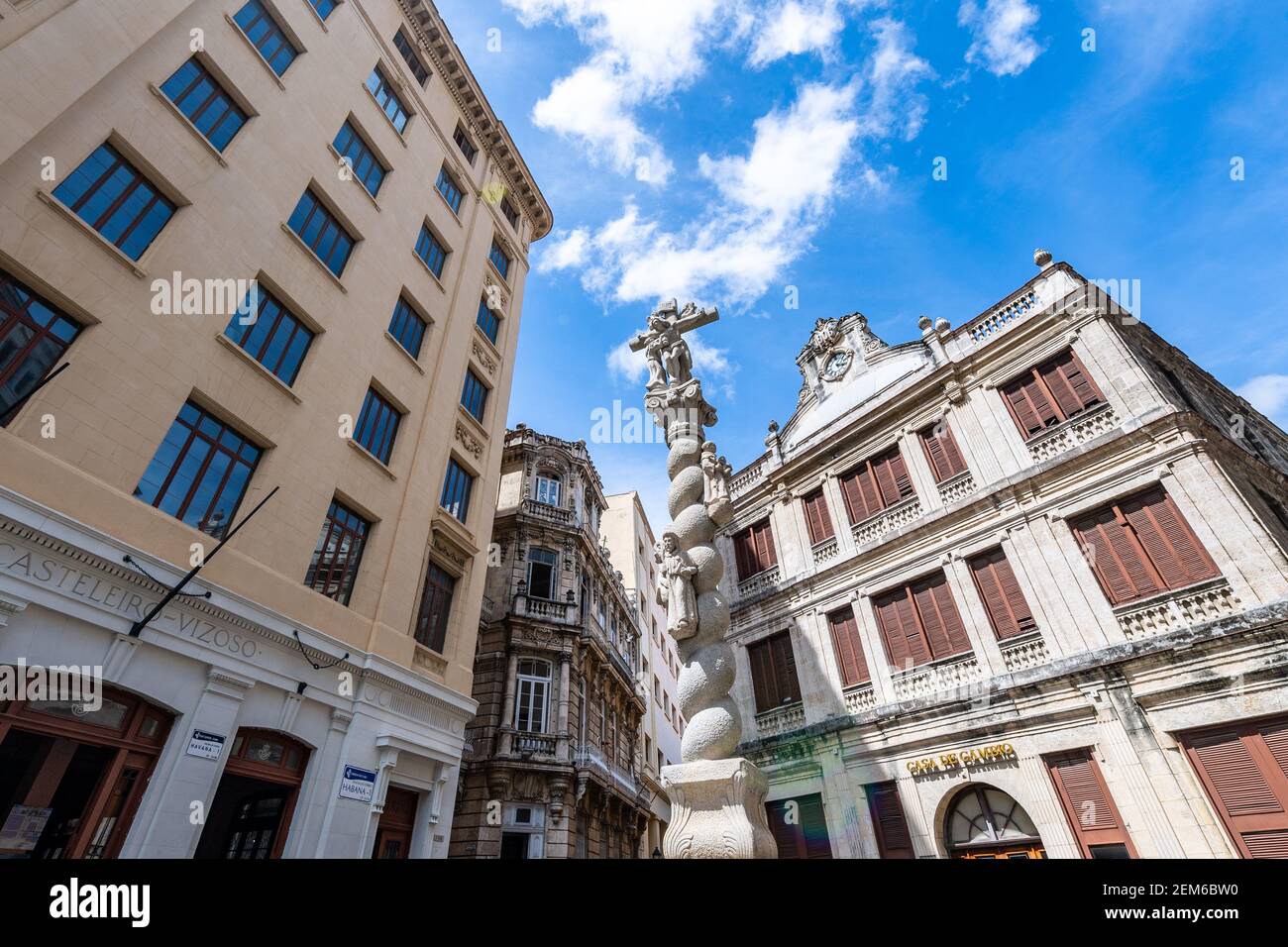 Colonial architecture wide view hi-res stock photography and images - Alamy