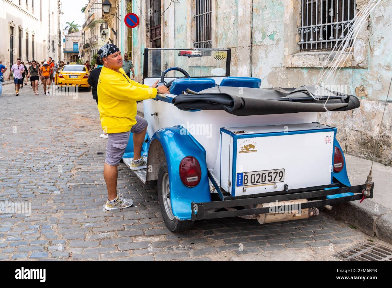 Convertible vintage taxi car, Havana, Cuba Stock Photo - Alamy