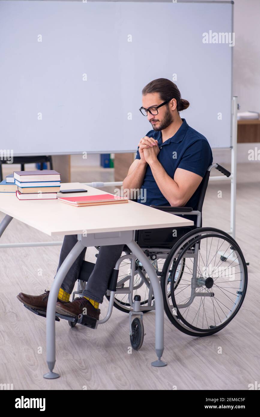 Handicapped school science hi-res stock photography and images - Alamy
