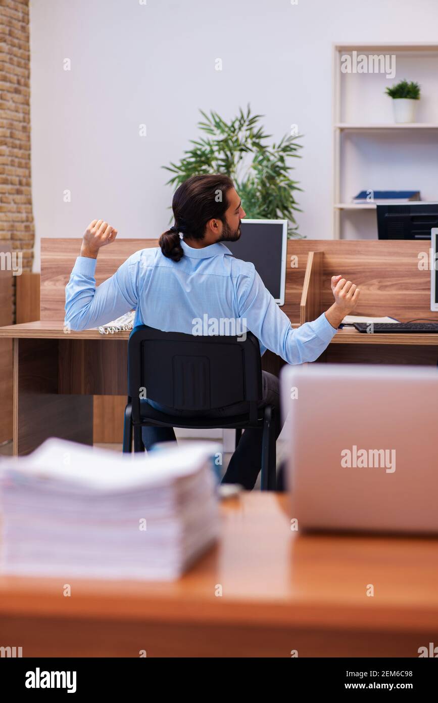 Back office worker pile of paper hi-res stock photography and images ...
