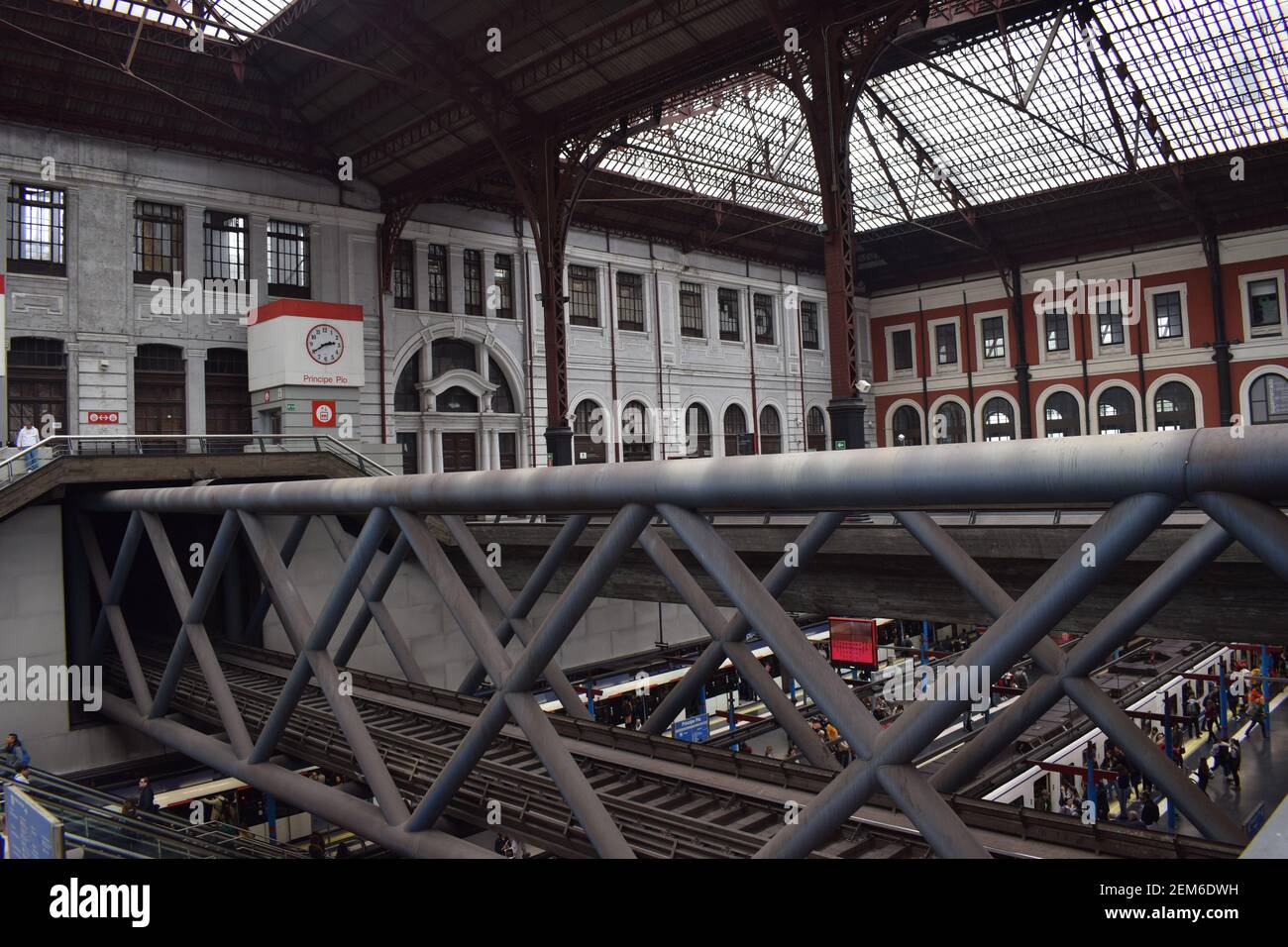 Príncipe Pío Station Stock Photo - Alamy