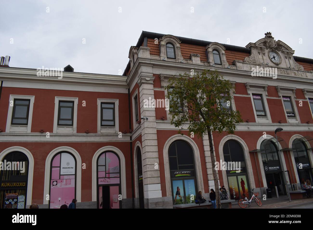 Príncipe Pío Station Stock Photo - Alamy