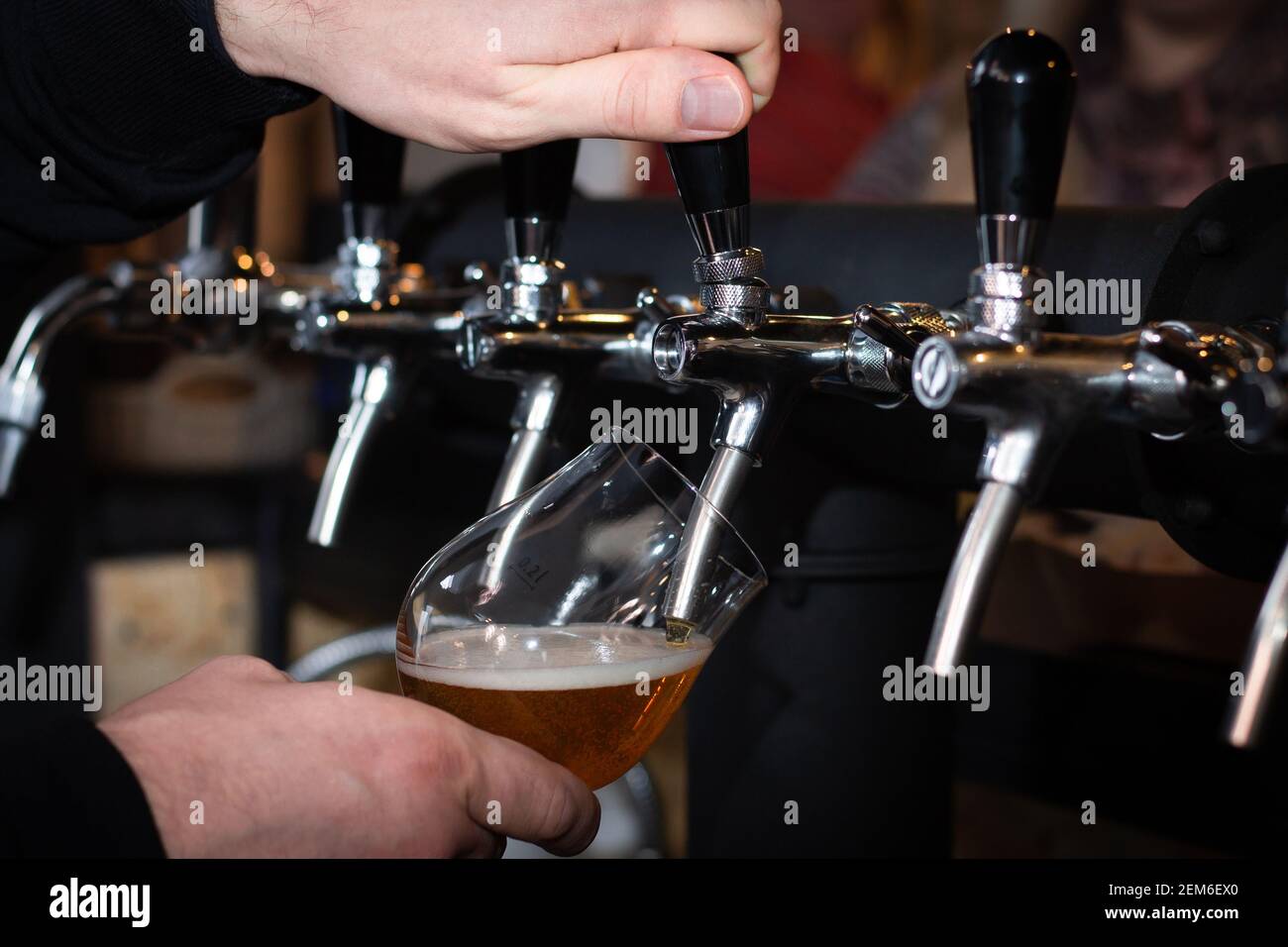 Pub bar tap hi-res stock photography and images - Alamy