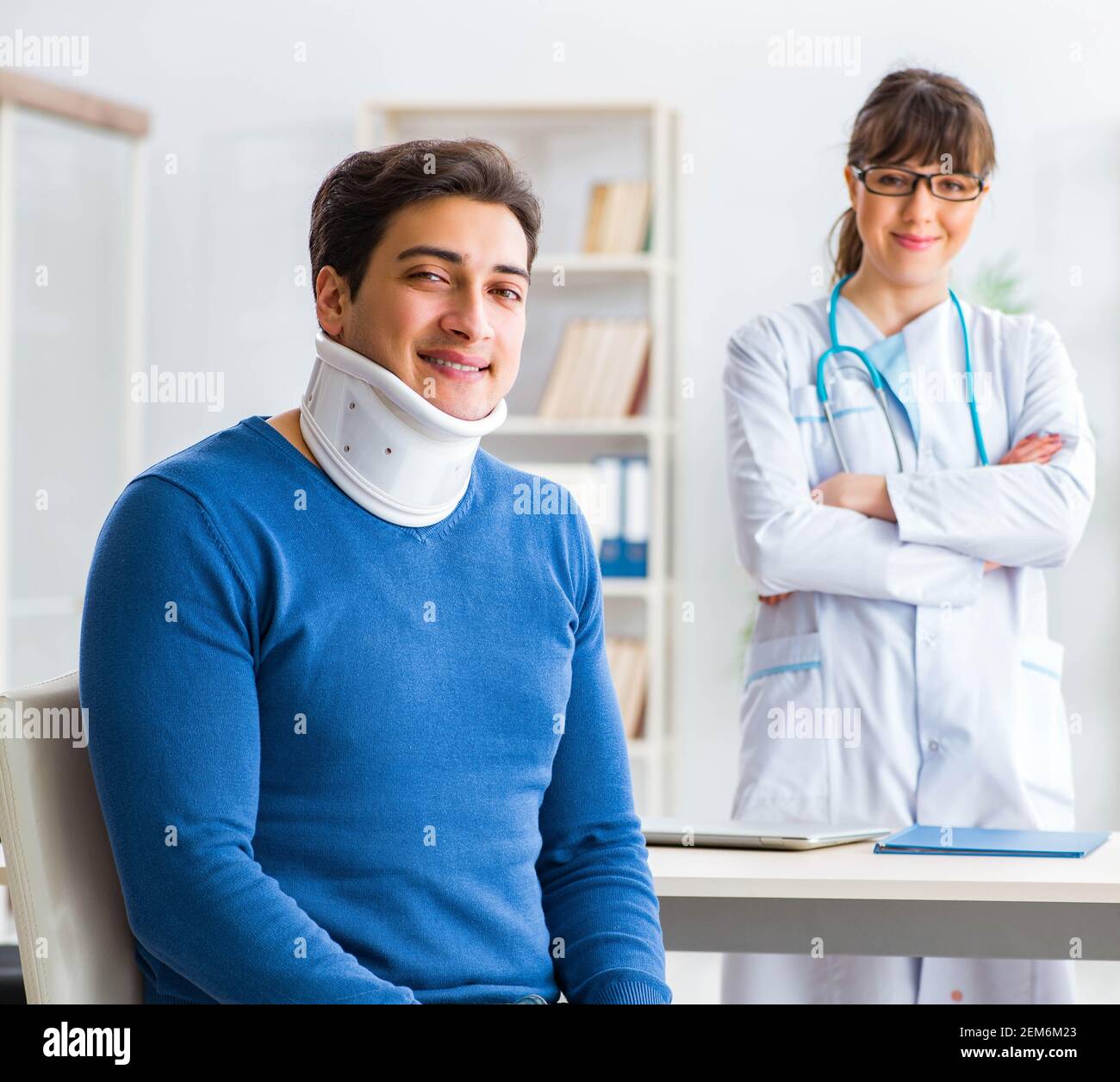 The doctor is explaining to patient with neck injury Stock Photo - Alamy