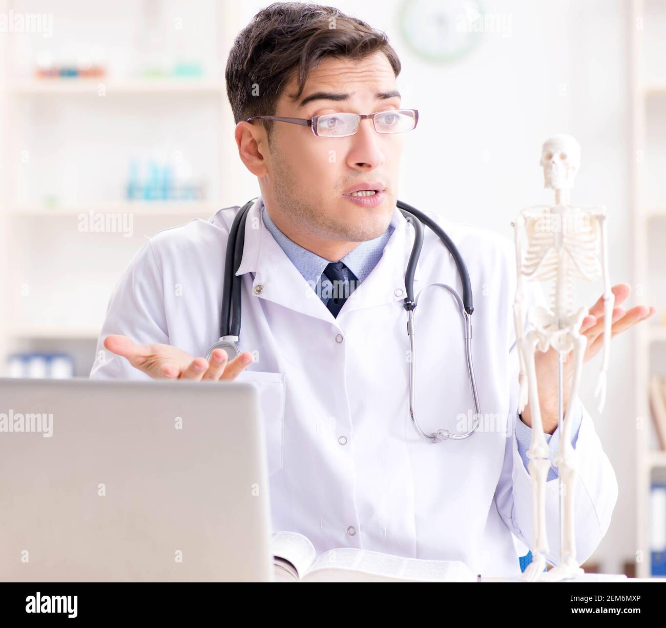 The doctor explaining human body on skeleton Stock Photo - Alamy